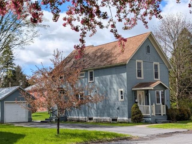 8 John St, Hamilton, NY 13346