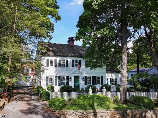 8 Joliet St, Tewksbury Township, NJ 08858