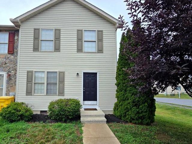 8 Jonathan Ct, Inwood, WV 25428