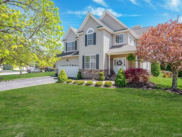 8 Joshua Ct, Wading River, NY 11792