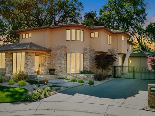 8 Kathy Ct, Sacramento, CA 95831