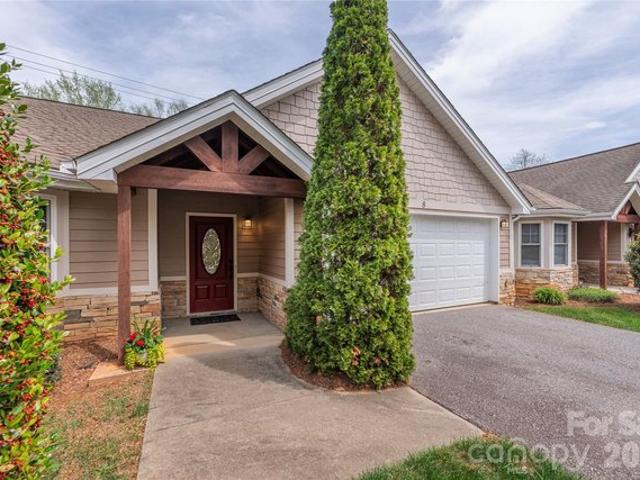 8 Kaylor Dr, Arden, NC 28704