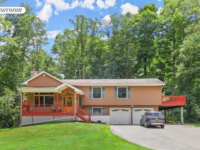 8 Kelly Ct, Stormville, NY 12582