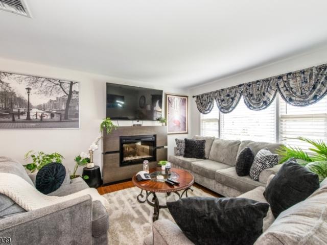 8 Kennedy Dr