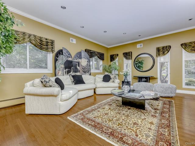 8 Kings Gate Road