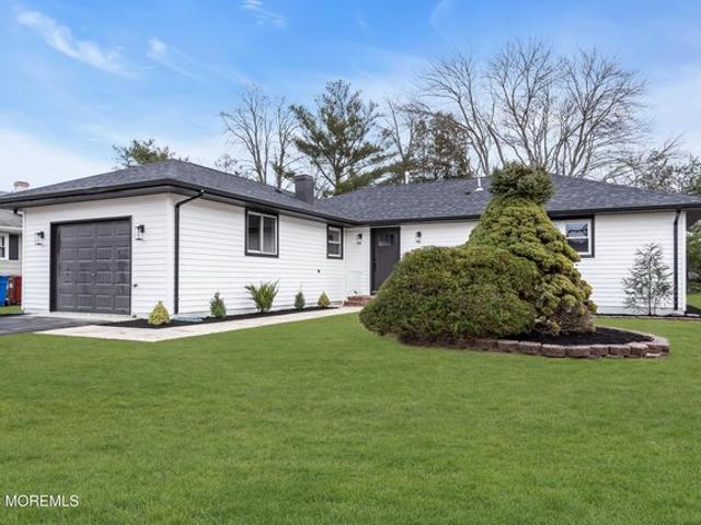 8 Kinsale St, Toms River, NJ 08757