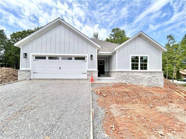 8 Kirkdouglas Ln, Bella Vista, AR 72715