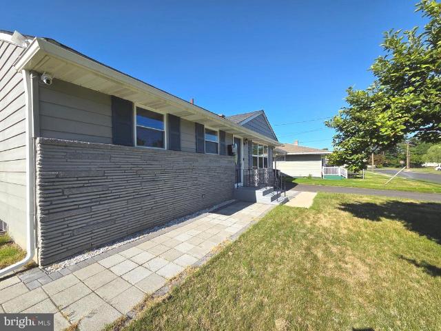 8 Laclede Drive