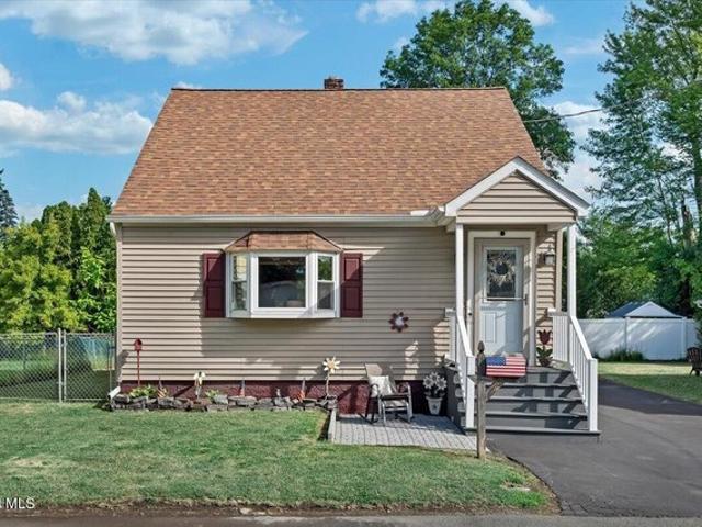 8 Lakeview Ave, Rensselaer, NY 12144