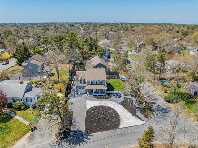 8 Lakeway Lane