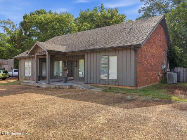 8 Lakeland Circle
