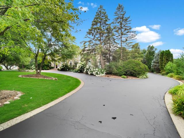 8 Lakeside Drive