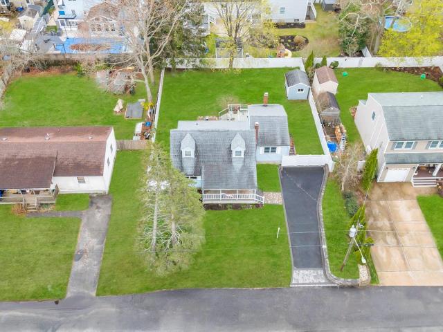 8 Lama Drive