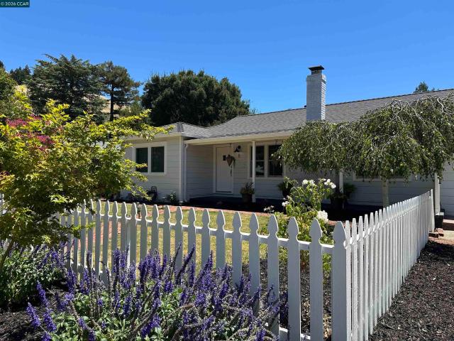8 Lander Dr