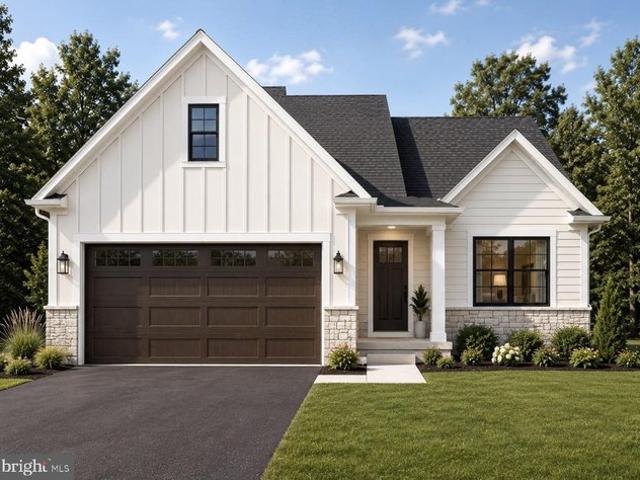 8 Lantern Ct, Carlisle, PA 17013