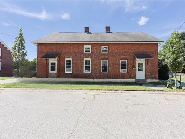 8 Lawrence St, Cumberland, RI 02864