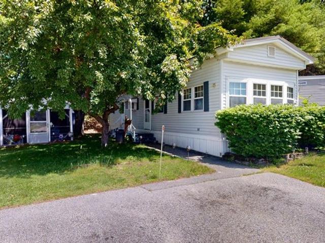8 Ledgemere Ln, Lewiston, ME 04240