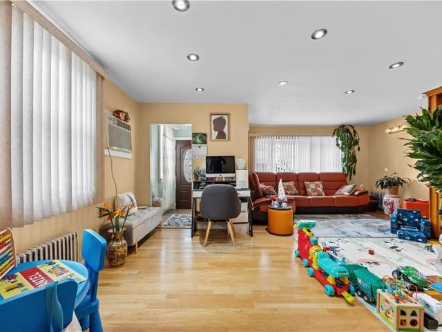 8 Lester Court
