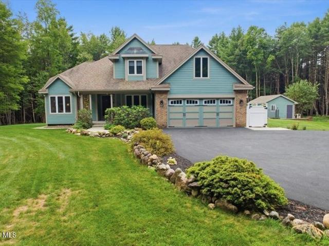 8 Lester Ln, Middle Grove, NY 12850