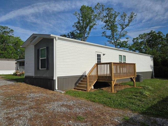 8 Lillys Ln, Hendersonville, NC 28791