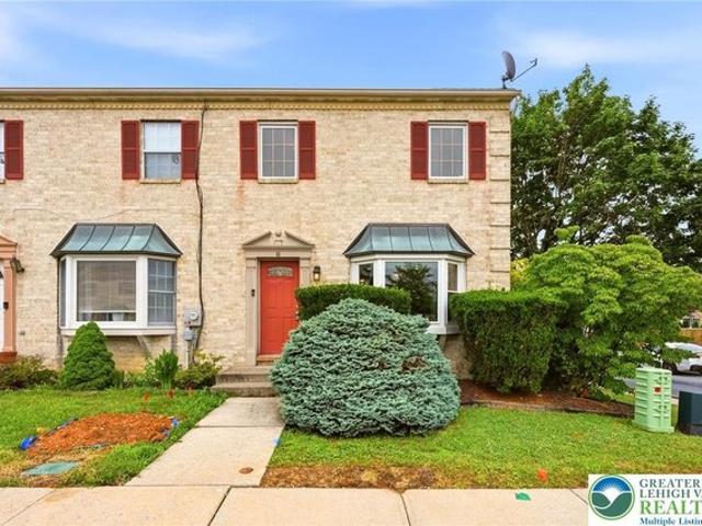 8 Lincoln Pl, Whitehall, PA 18052