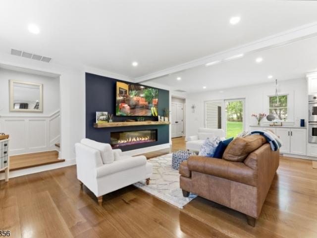 8 Longview Ave