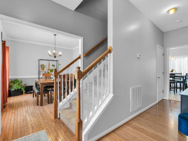 8 Longspur Court