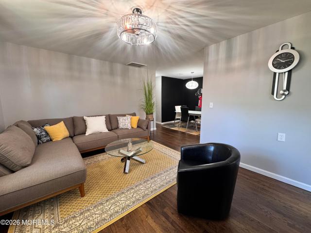8 Palm Springs Court