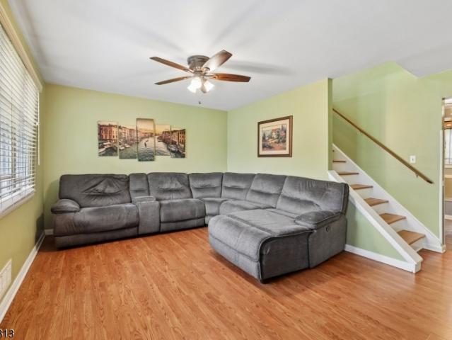 8 Parkway Pl