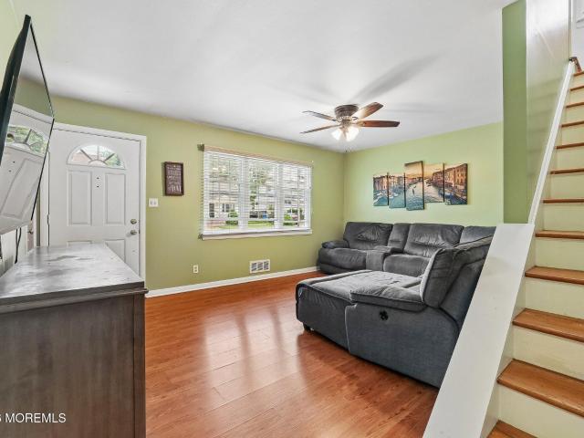 8 Parkway Place