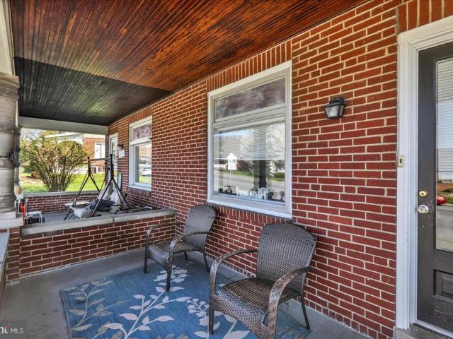 8 Pershing Boulevard