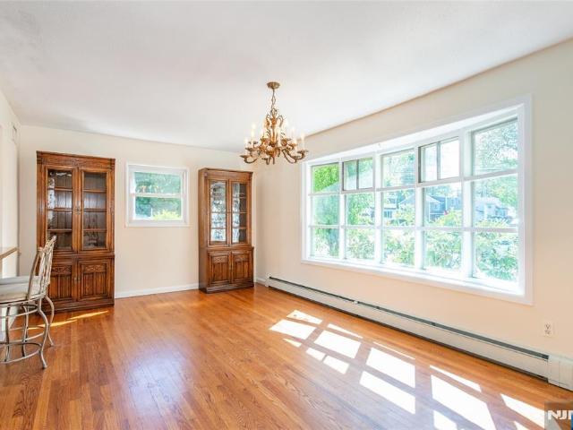 8 Pershing Street