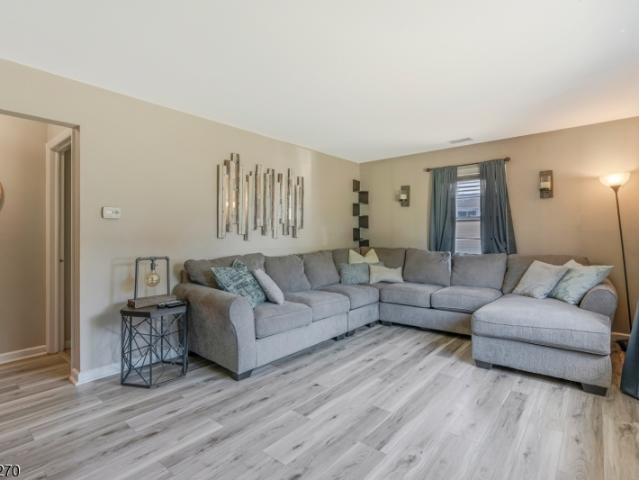 8 Pierrepont Ave