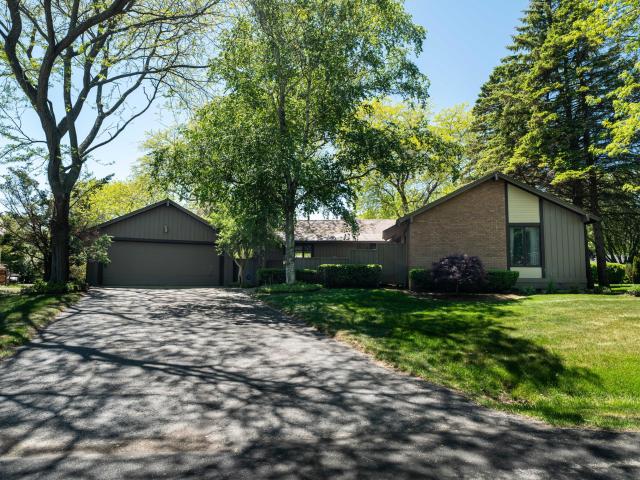 8 Pinewood Ct