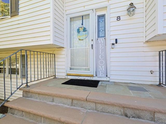 8 Pine St, Middletown, NY 10940