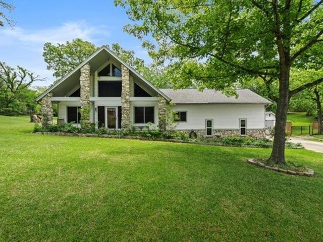8 Pine Ridge Cir, Texarkana, TX 75503