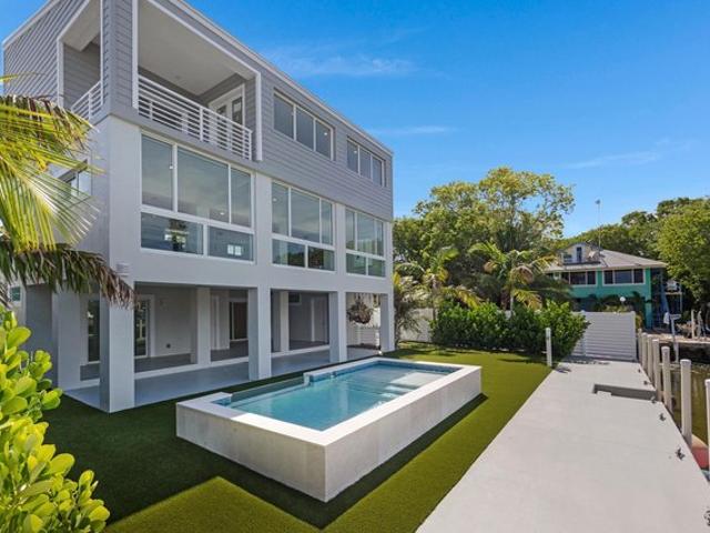 8 Poisonwood Rd, Key Largo, FL 33037