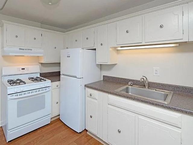 8 Quaker Dr, West Warwick, RI 02893