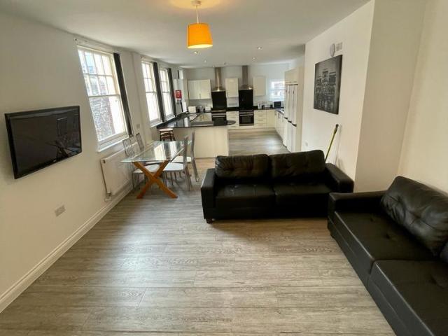 8 Queen Anne Terrace 13 bed house share to rent £7,887 pcm £1,820 pw