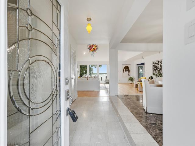 8 Quintana Drive