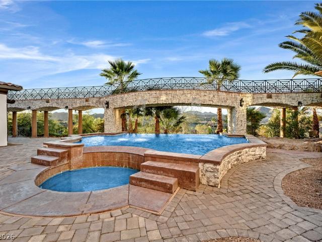8 Rue Mediterra Drive