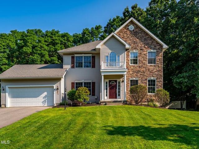 8 Ryan Ct, Clifton Park, NY 12065