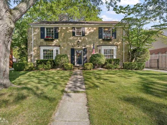 8 Radnor Cir, Grosse Pointe Farms, MI 48236