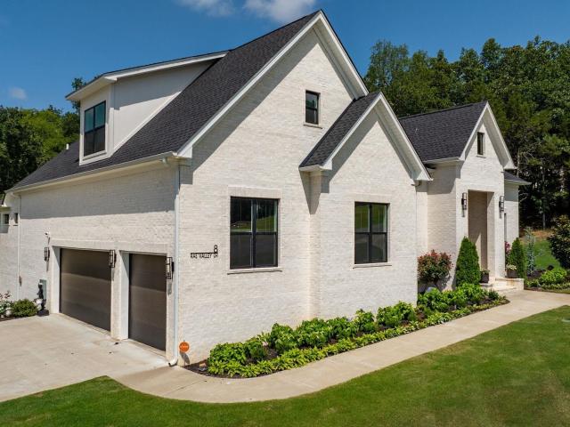 8 Rae Valley Drive