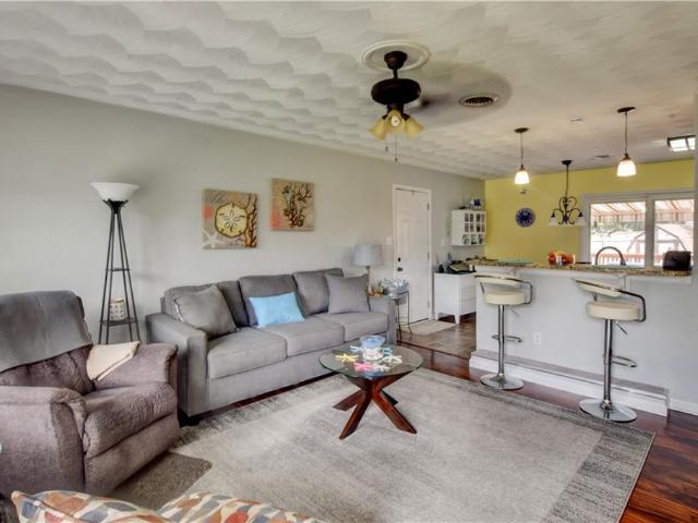 8 Raymond CT