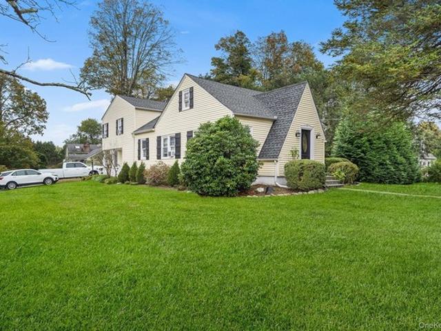 8 Raymond Dr, Carmel, NY 10512