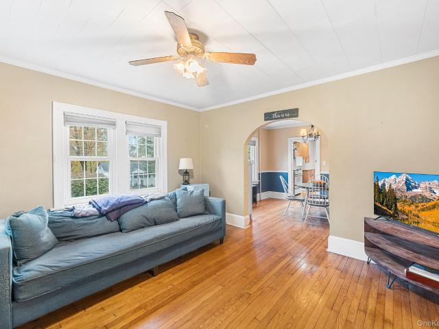 8 Raymond Drive