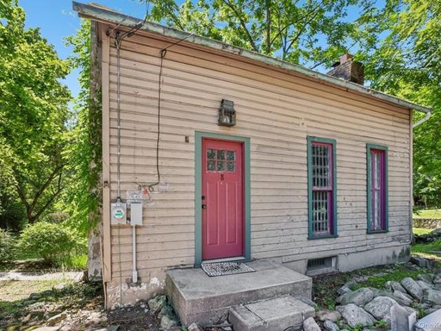 8 Reservoir Rd, Stony Point, NY 10980