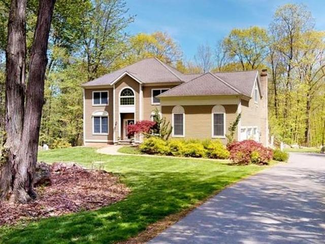 8 Ridgewood Rd, Burlington, CT 06013
