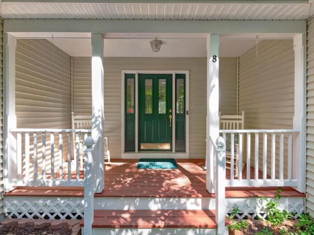 8 Rockwood Ln